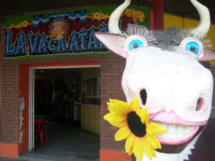 Declararán a la Vaca Atada como “Escultura Popular de Resistencia ...